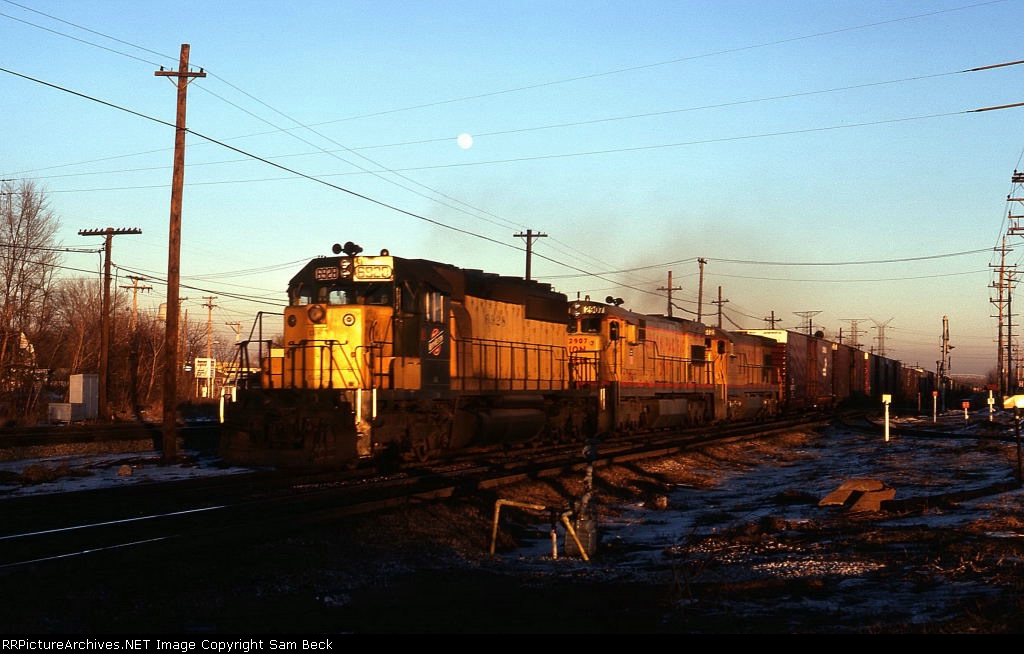 CNW 6928 and UP 2907